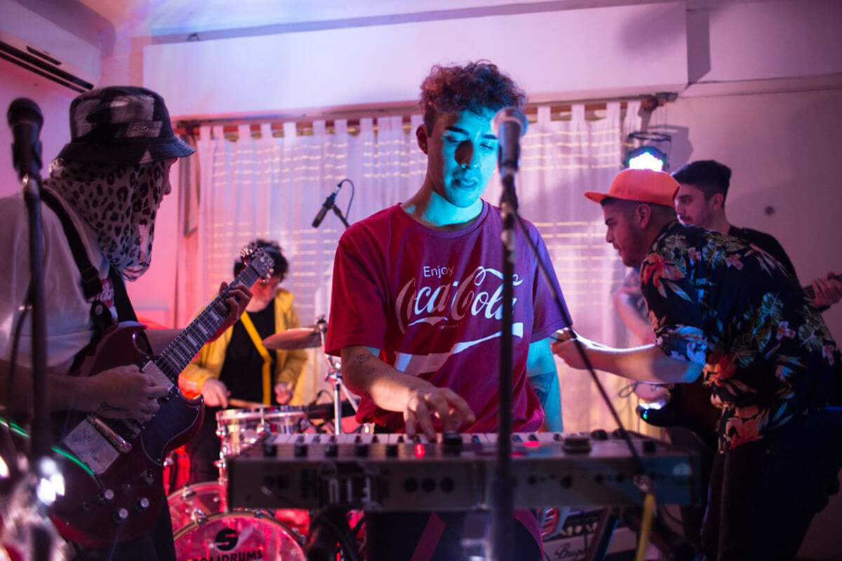 LA BANDA FIU ESTRENÓ SU SINGLE "COMO ANOCHE" - Revista WAM